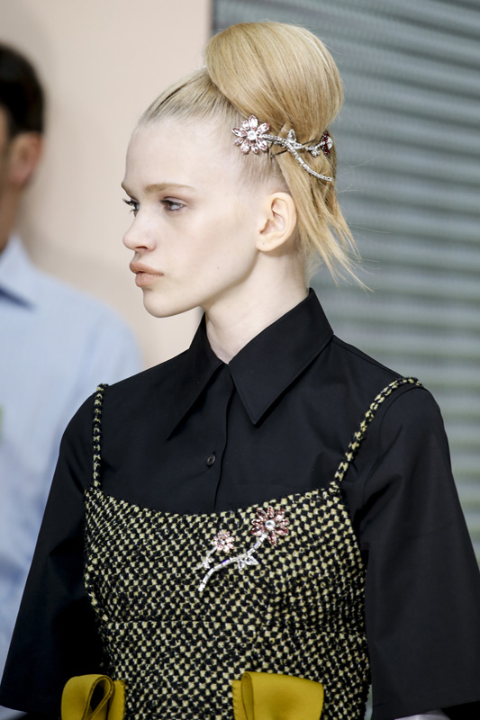 经典瞬间！回顾Prada秀场7个引领潮流的妆容发型