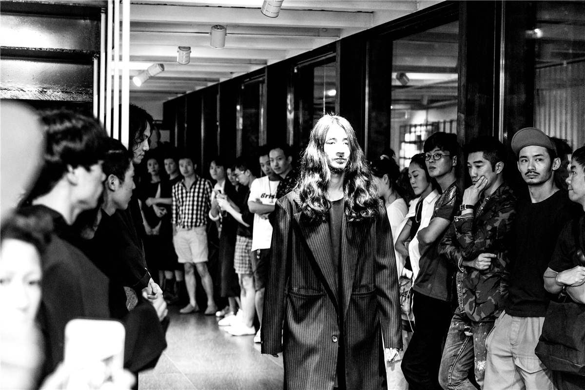 BAI PENG和朋友们 AW17“遗书”实验演出现场