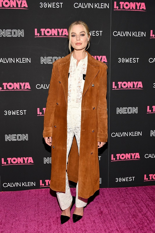 著名演员MARGOT ROBBIE身着CALVIN KLEIN 205W39NYC出席新电影首映礼