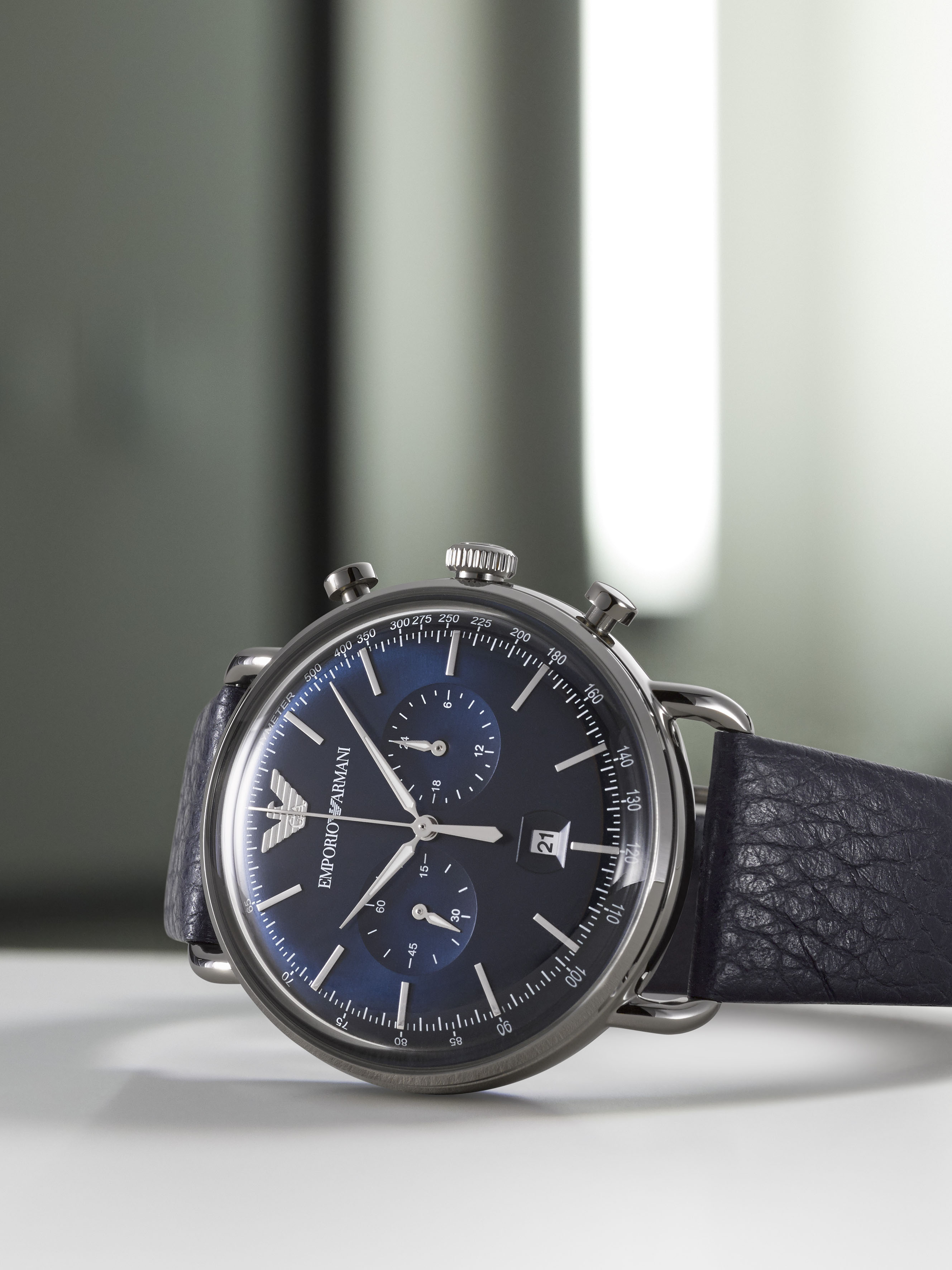 Emporio Armani 同一种质感，戴出不同的风格