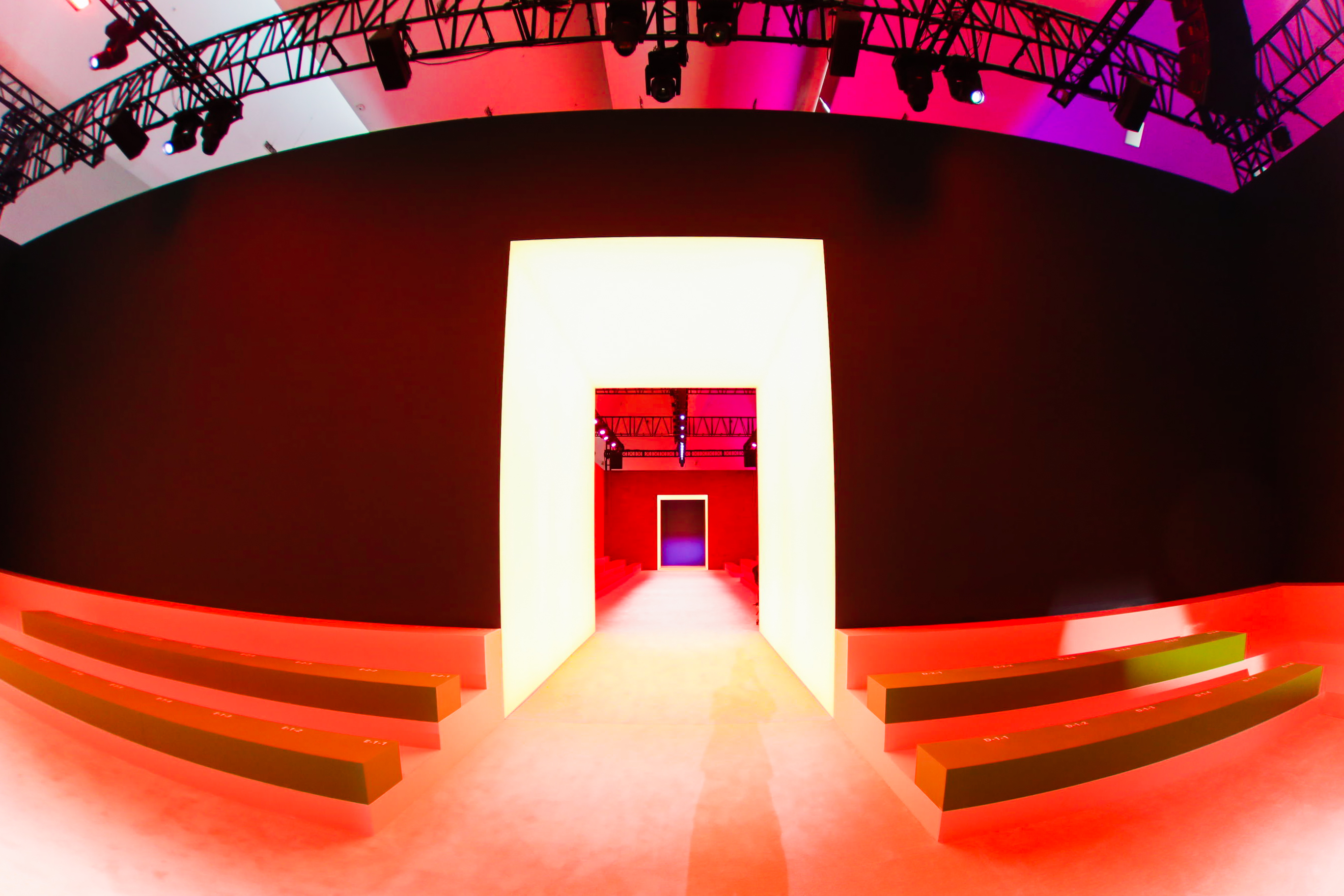 LEDIN 2019 时装秀 “be ANOTHER 无乐不作”