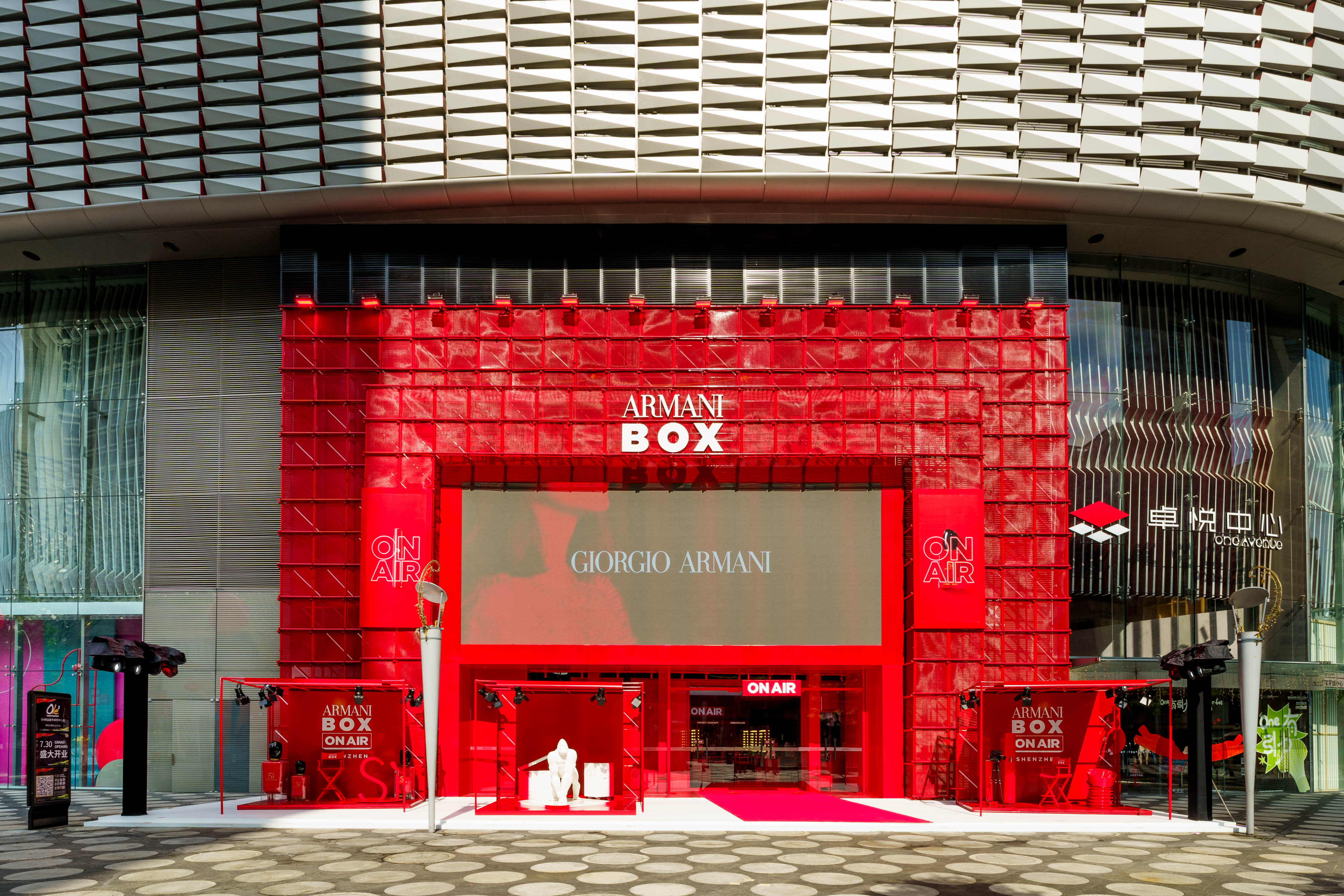 阿玛尼美妆集「妆」箱登陆深圳