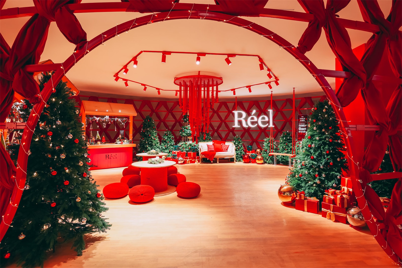 爱满圣诞，芮欧百货和你共同开启冬日序章