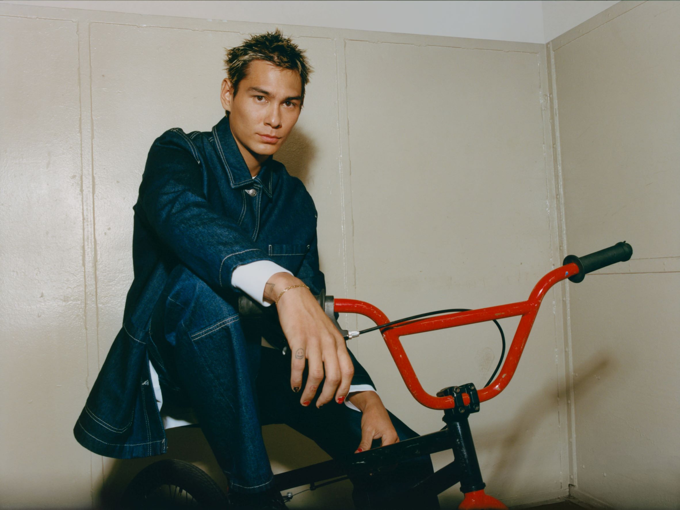 因独特而共鸣：HUGO 2023春夏系列广告大片致意新一代叛逆者