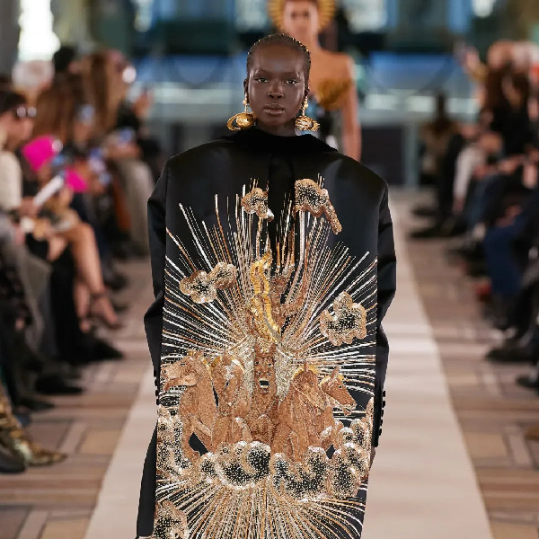 扛起老牌时装屋的生死大旗，他们能否“说到做到”？